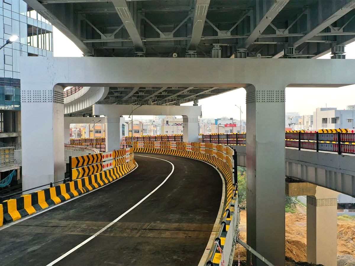 Hyderabad: Shilpa Layout flyover, Gachibowli Photos Goes Viral - Sakshi